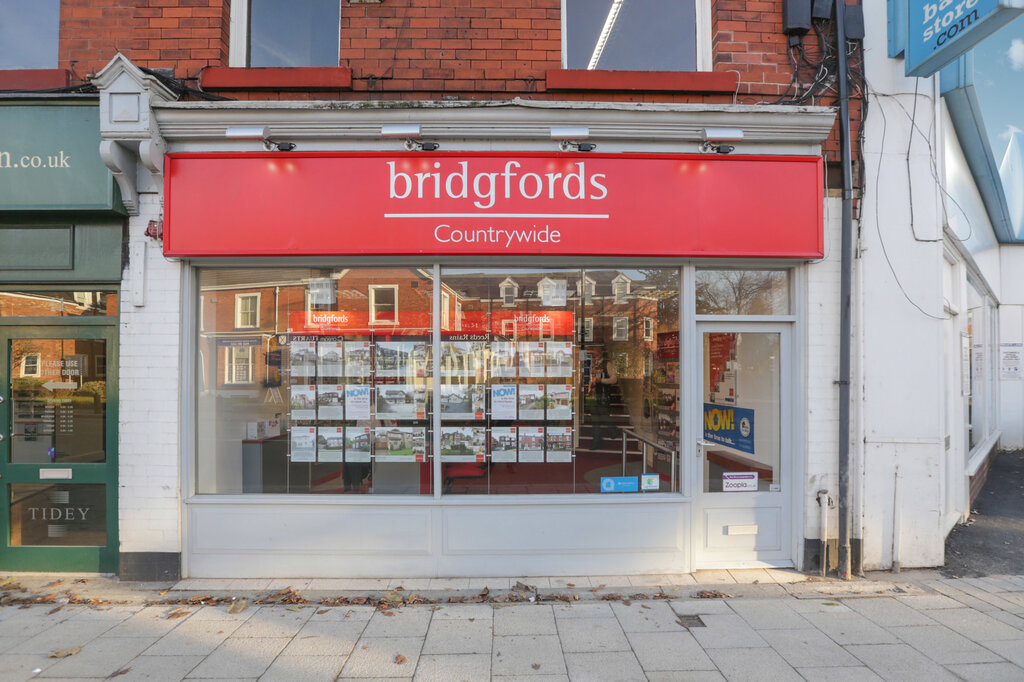 Arazi dizisi Bridgfords Sales and Letting Agents Cheadle, İngiltere, foto