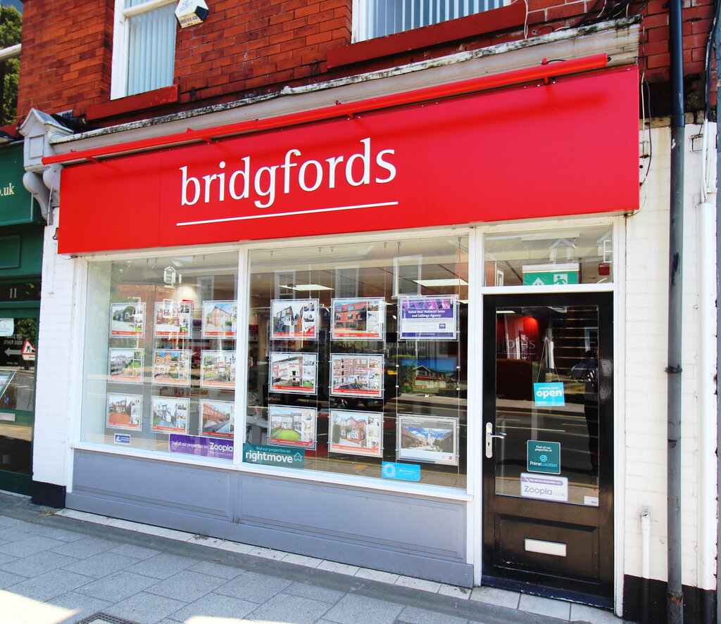 Arazi dizisi Bridgfords Sales and Letting Agents Cheadle, İngiltere, foto