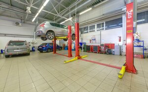 Leeroy Auto (Revolyutsii Highway No:65), otomobil servisi  Saint‑Petersburg'dan
