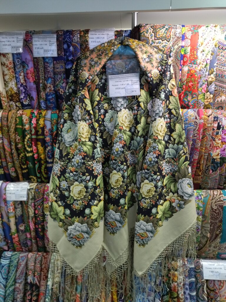 Tuhafiyeler Pavlovo Posad Shawls, Velikiy Novgorod, foto