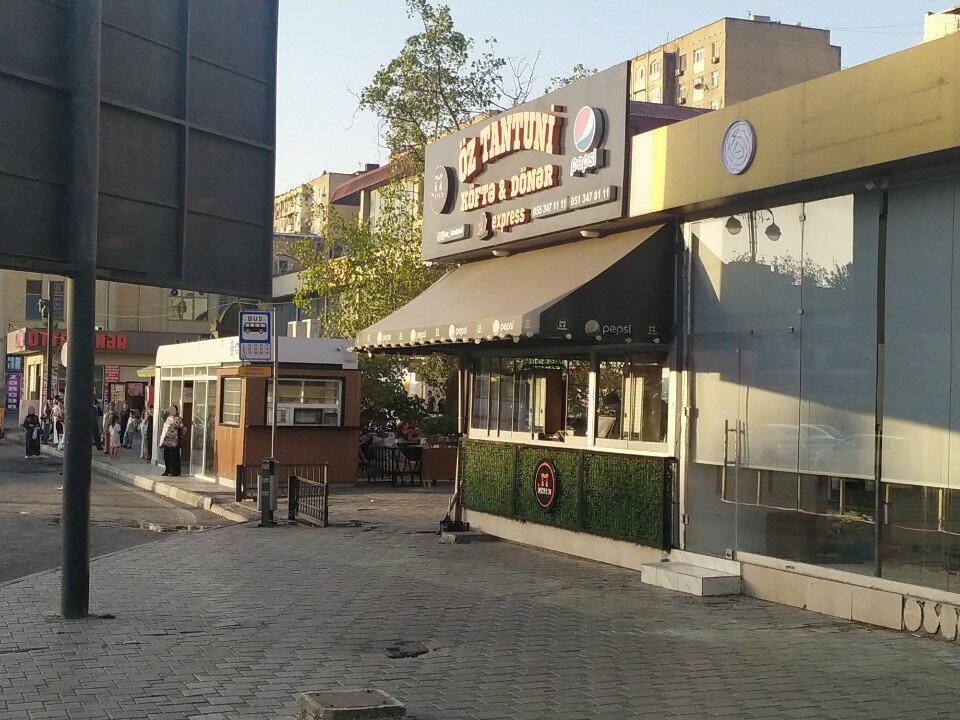 Fast food Oz tantuni kofte ve doner, Bakü, foto