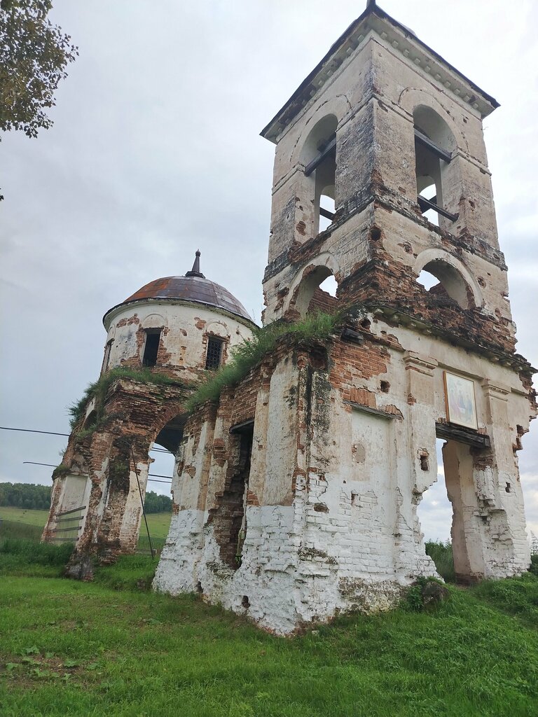 Turistik yerler Церковь Святой Троицы, Krasnoyarski krayı, foto