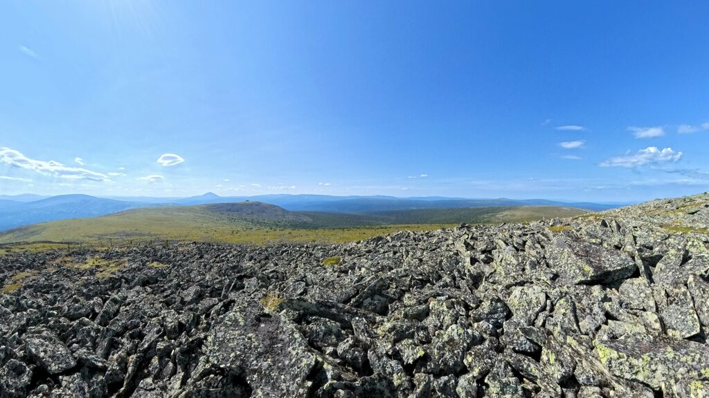 Dağ zirvesi Гора Печерья-Таляхчахль, Komi, foto