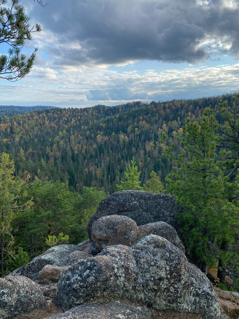 Dağ zirvesi Скала Верхопуз, Krasnoyarski krayı, foto
