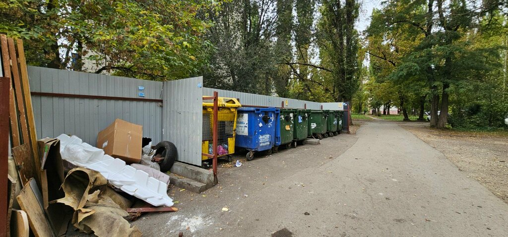 Ayrı çöp toplama noktası Пункт приема бумаги, пластика, Lipetsk, foto