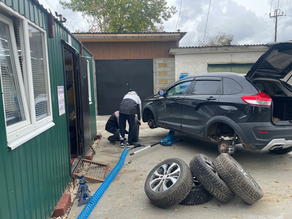 Oto lastik tamiri У Коляна, Kırım Cumhuriyeti, foto