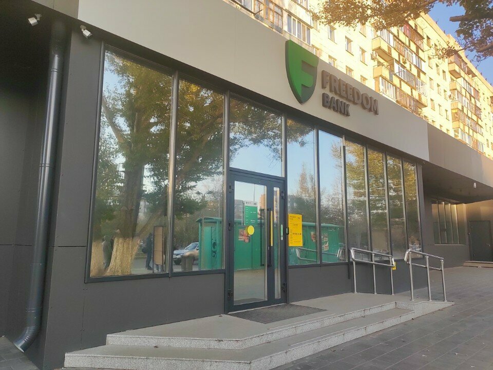 Banka kartı verme terminali Freedom Bank, Karağandı, foto