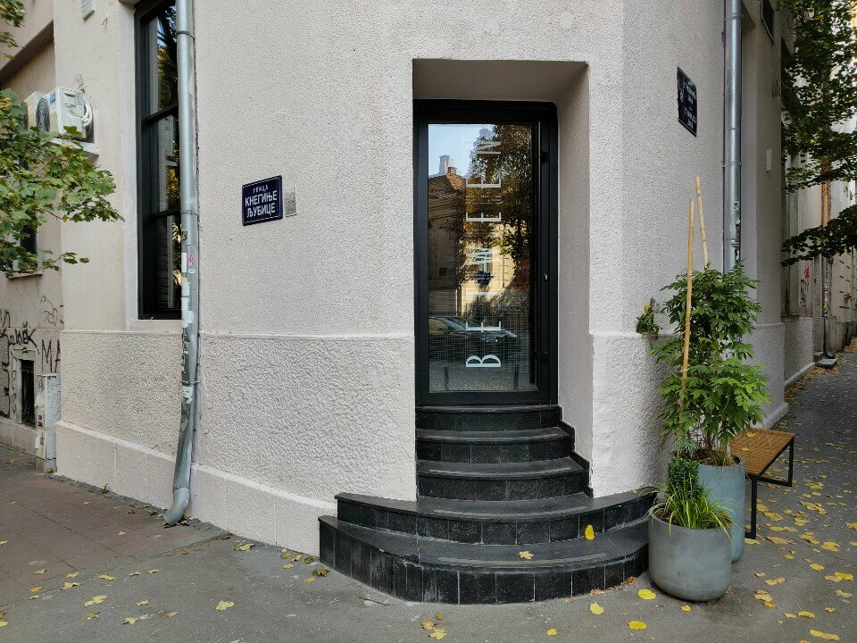 Kahve dükkanları Between Espresso & Wine Bar, Belgrad, foto
