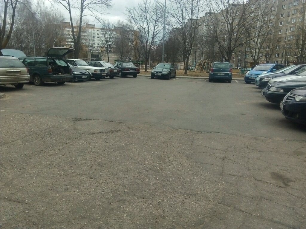 Otoparklar Parking lot, Minsk, foto