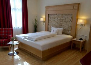 Ringhotel Winzerhof (Hesse, Marburg-Biedenkopf, Bahnhofstraße, 4), otel  Baden‑Wurttemberg'den