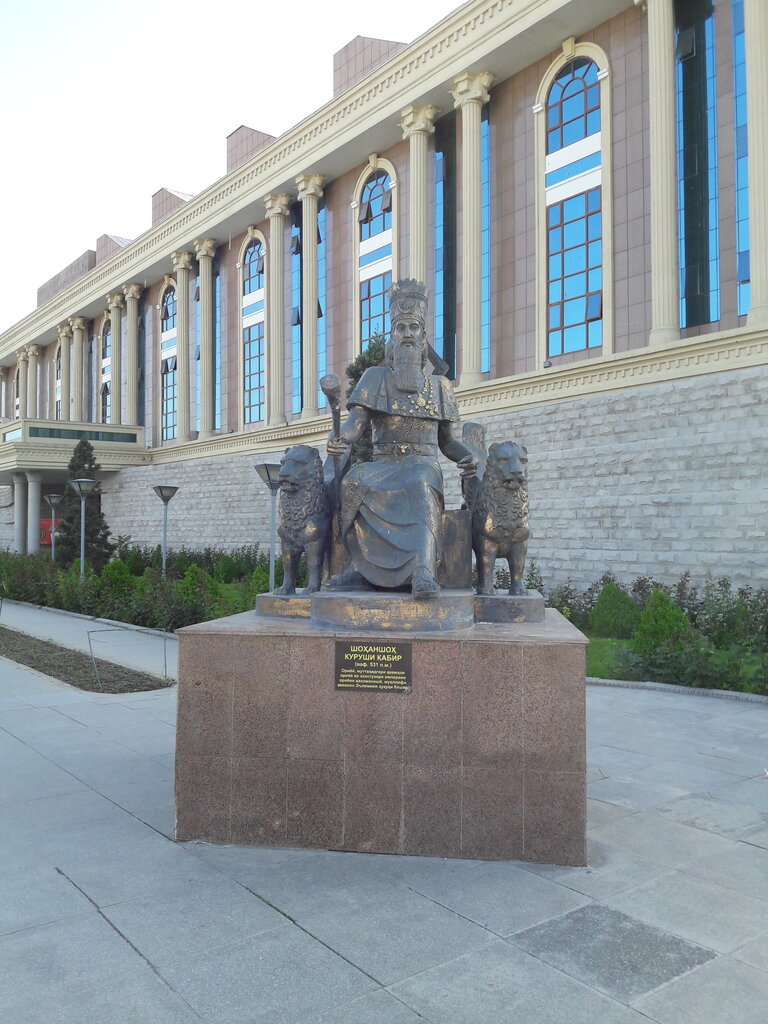 Anıt, heykel Şahinşah Kuroş-i Kebir, Duşanbe, foto