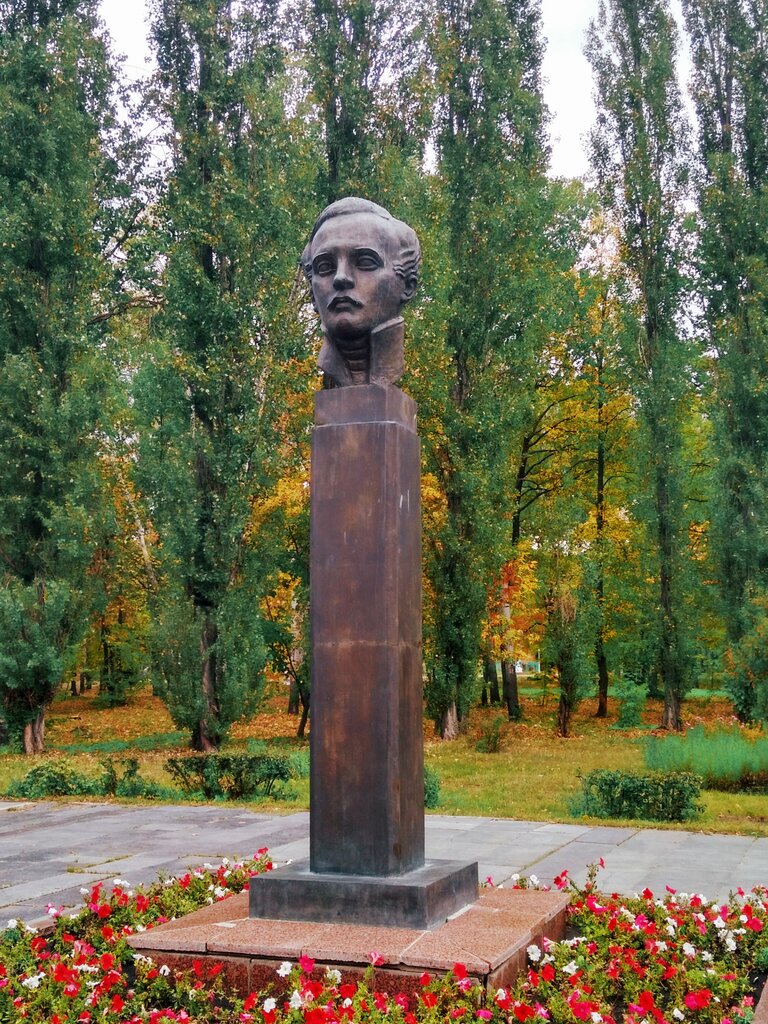 Anıt, heykel Михаил Юрьевич Лермонтов, Zarechny, foto