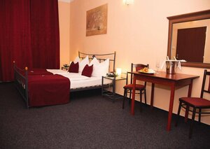 Hotel Centrum (Olomoucký kraj, Prerov, Hranice), otel  Hranice'den