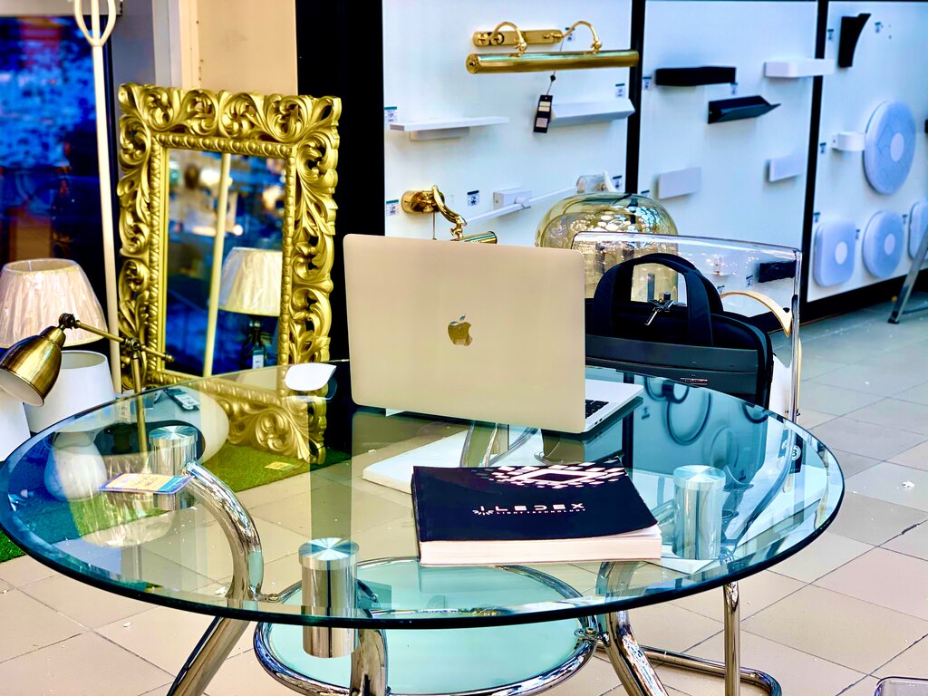 Lamba ve avize mağazaları Chandelier shop Liamp, Moskova, foto