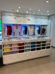 Lacoste (Occitanie, Haute-Garonne, Arrondissement de Toulouse, Toulouse, Place Occitane, 2), giyim mağazası  Toulouse'dan