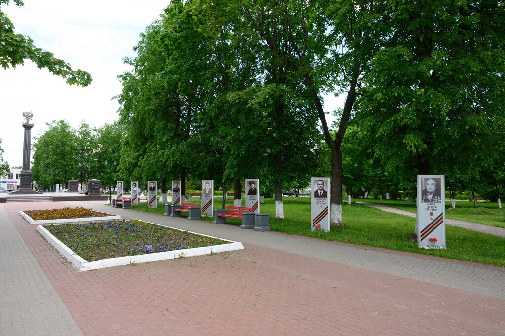 Anıt, heykel Герой России Виталий Викторович Заврайский, Luga, foto