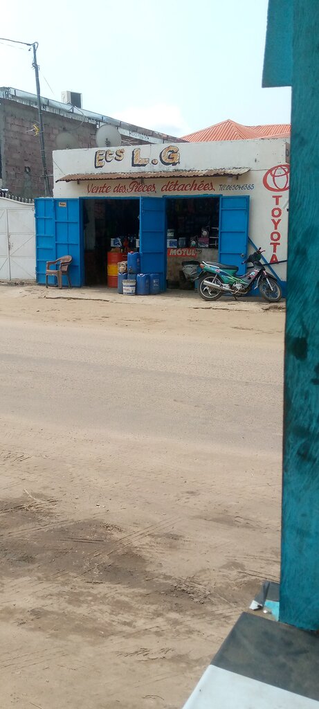 Oto aksesuarları Ets L. G Vente Des Pièces Détachées, Brazzaville, foto