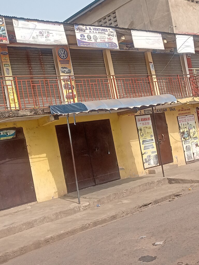 Otomobil yedek parçaları S. N. Ventures, Akra, foto