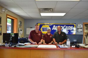 Russell Auto Care (Tennessee, Rutherford County, Murfreesboro), otomobil servisi  Murfreesboro'dan