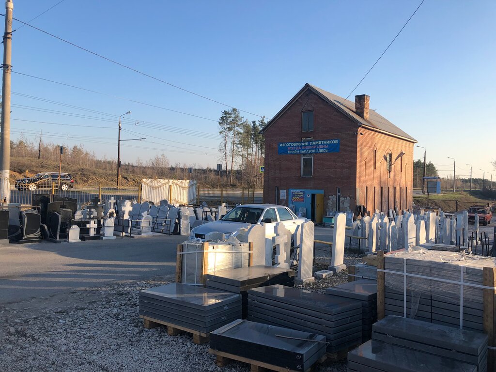 Heykel ve mezarlık taşı üreticileri Monument Tlt, Tolyatti (Togliatti), foto