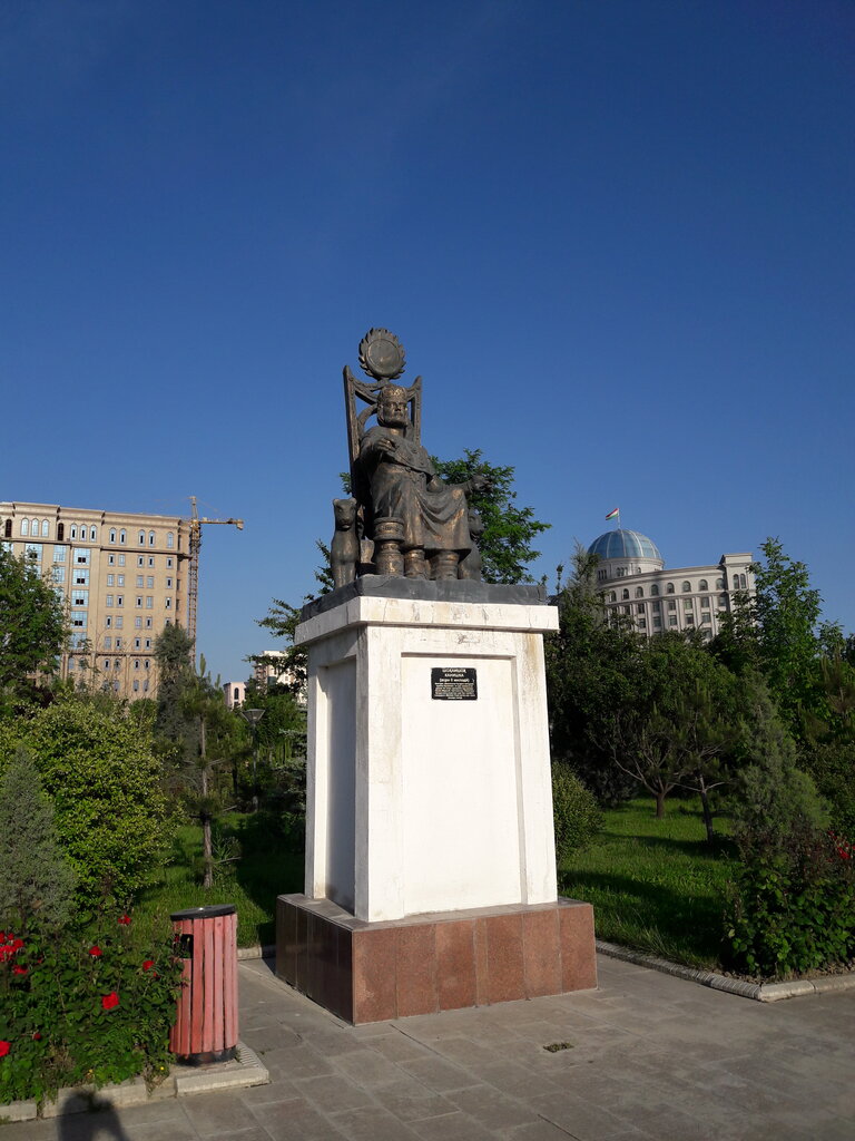 Anıt, heykel Şahinşah Kenişke, Duşanbe, foto