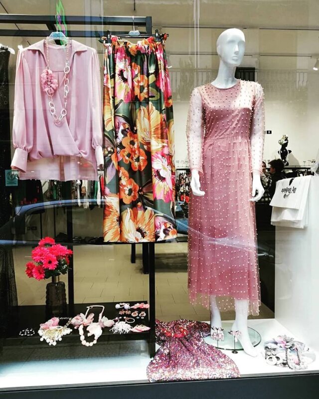 Giyim mağazası Un'Occhiata Donna - Abbigliamento ed Accessori Donna, Puglia, foto