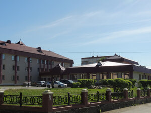 Biblioteka Tsentralnaya (ulitsa Aleksandra Voroshilova No:8А), kütüphaneler  İvdel'den