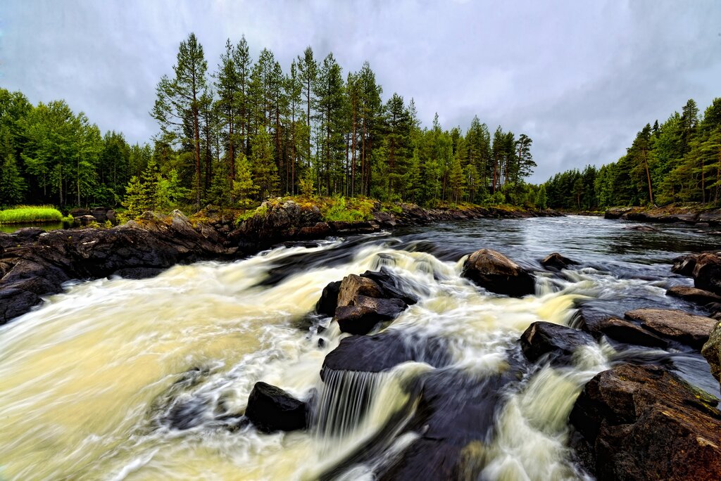 Turistik yerler Kiviristi Rapid, Karelya, foto