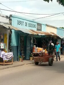 Dépôt De Boisson Ossela (Brazzaville, Commune de Ouenzé), bira dükkanı  Brazzaville'den