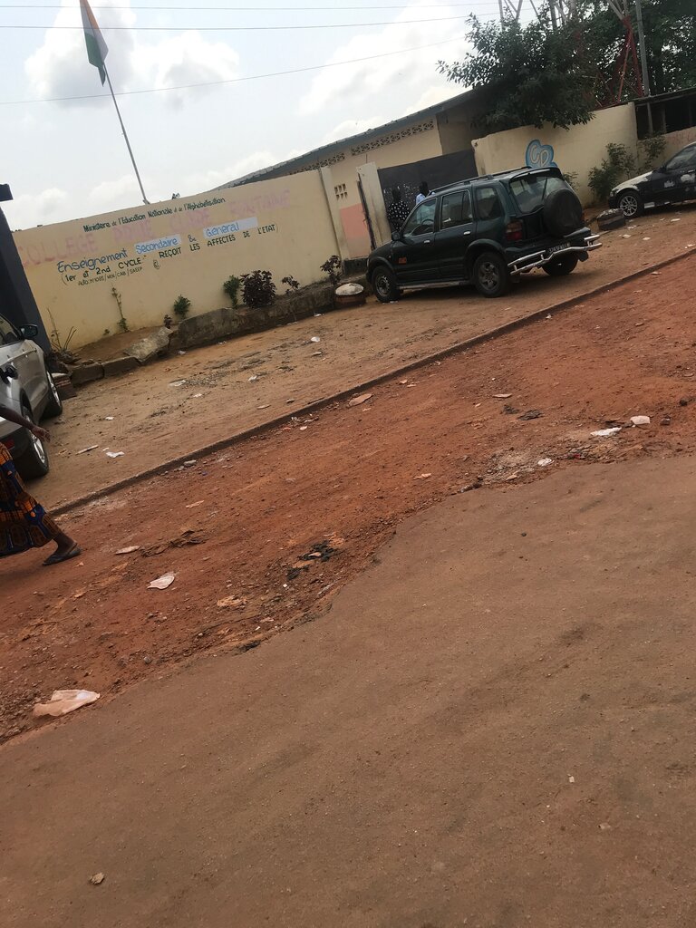 Ortaokul Collège Priv Claire Fontaine, Abican, foto