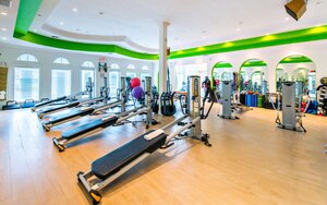 Morphe Life Health & Fitness (Florida, Miami-Dade County, Miami), spor ve eğlence merkezi  Miami'den