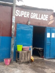 Super Grillade (Brazzaville, Commune de Ouenzé, Avenue de la Tsiémé), pasta, şekerleme ve tatlı  Brazzaville'den