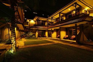 Amazing Kuta Hotel (Poppies Lane II Gg. Mangga 3,Kuta,Bali,), otel  Bali'den