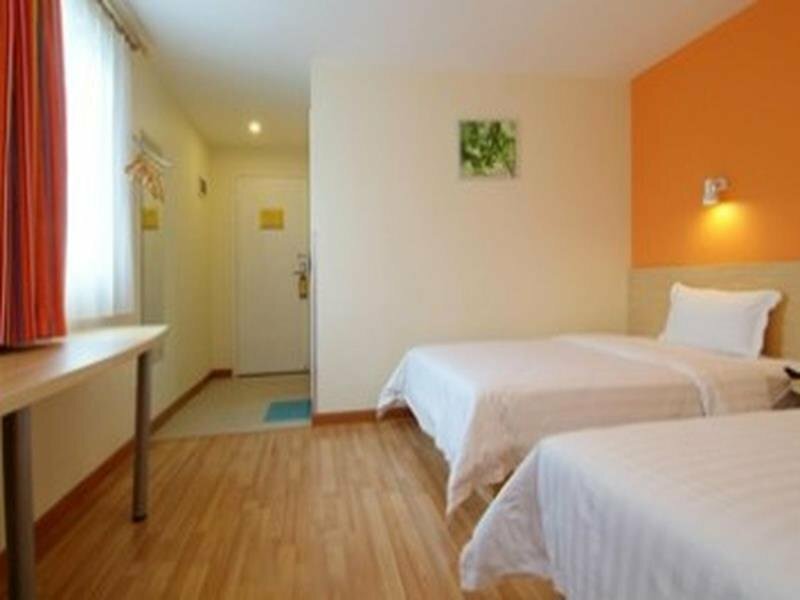 Otel 7 Days Inn Harbin West Station Wanda Square Branch, Harbin, foto