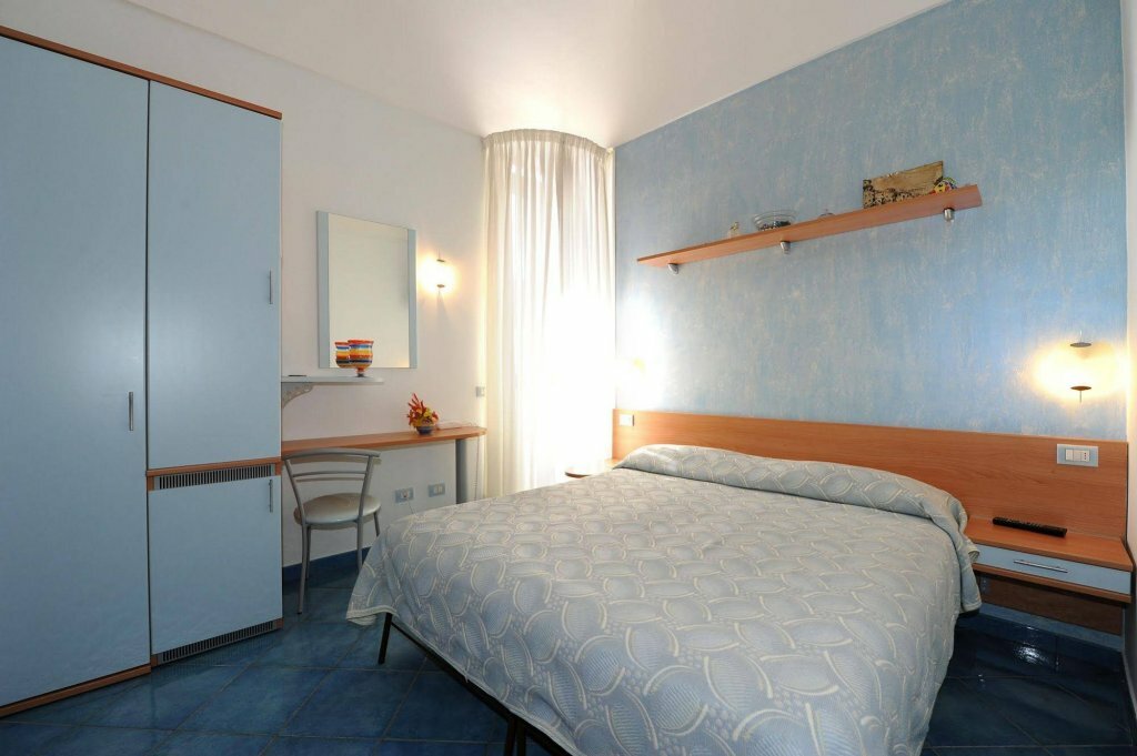 Otel Me. Fra Camere, Campania, foto