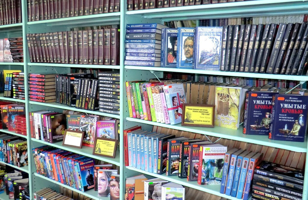 Kütüphaneler Centralized library and club system of Krasnogvardeysky district, Orenburgskaya oblastı, foto