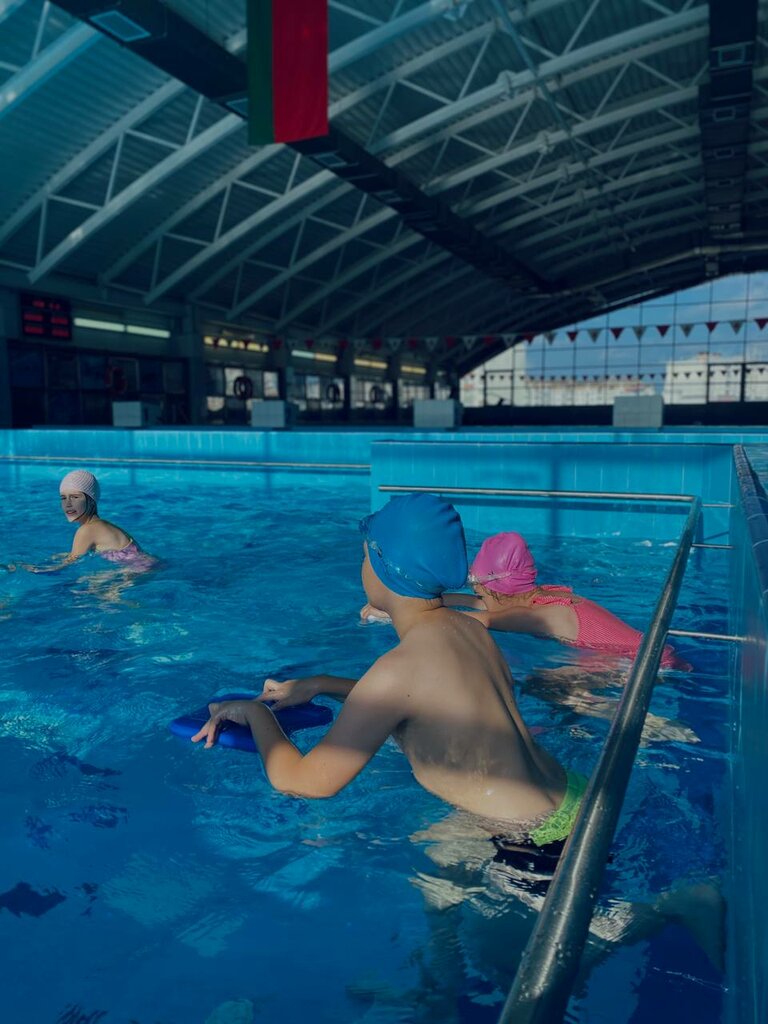 Yüzme havuzları Shark club, Minsk, foto