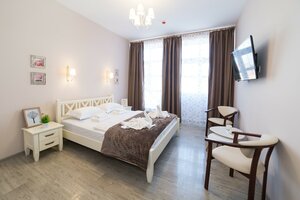 Ministerka Lake House (улица 2 Линия No:26, Урочище Наталка), otel  Kiev'den