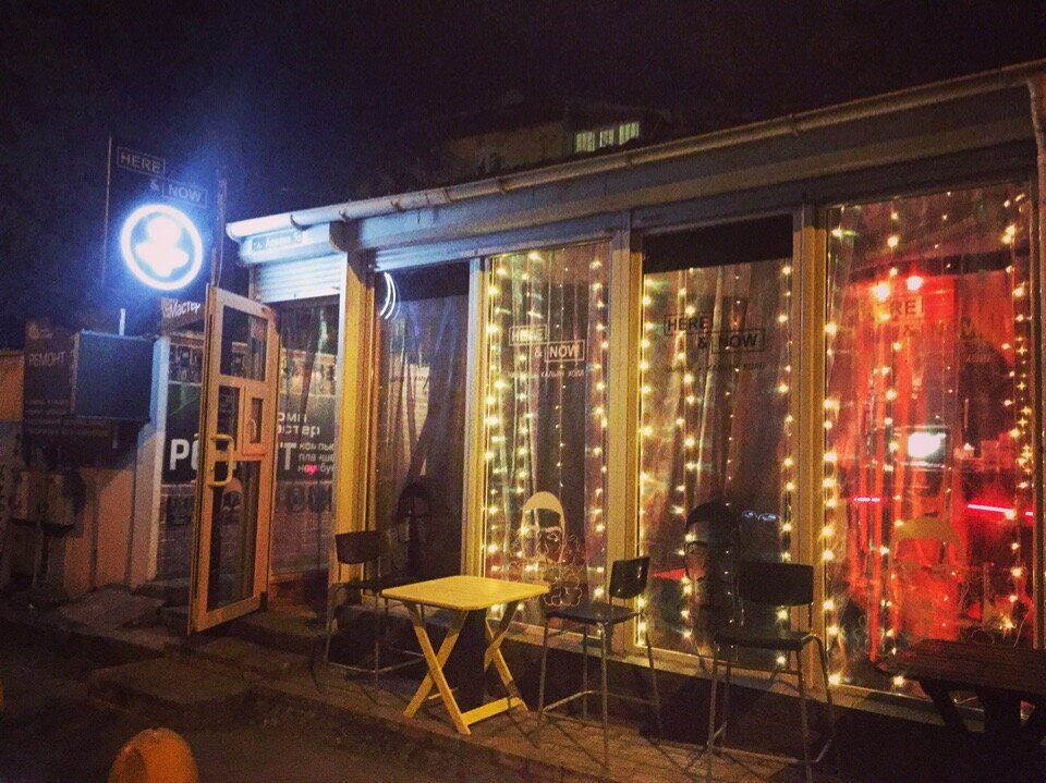 Nargile kafeler Here Now, Yalta, foto