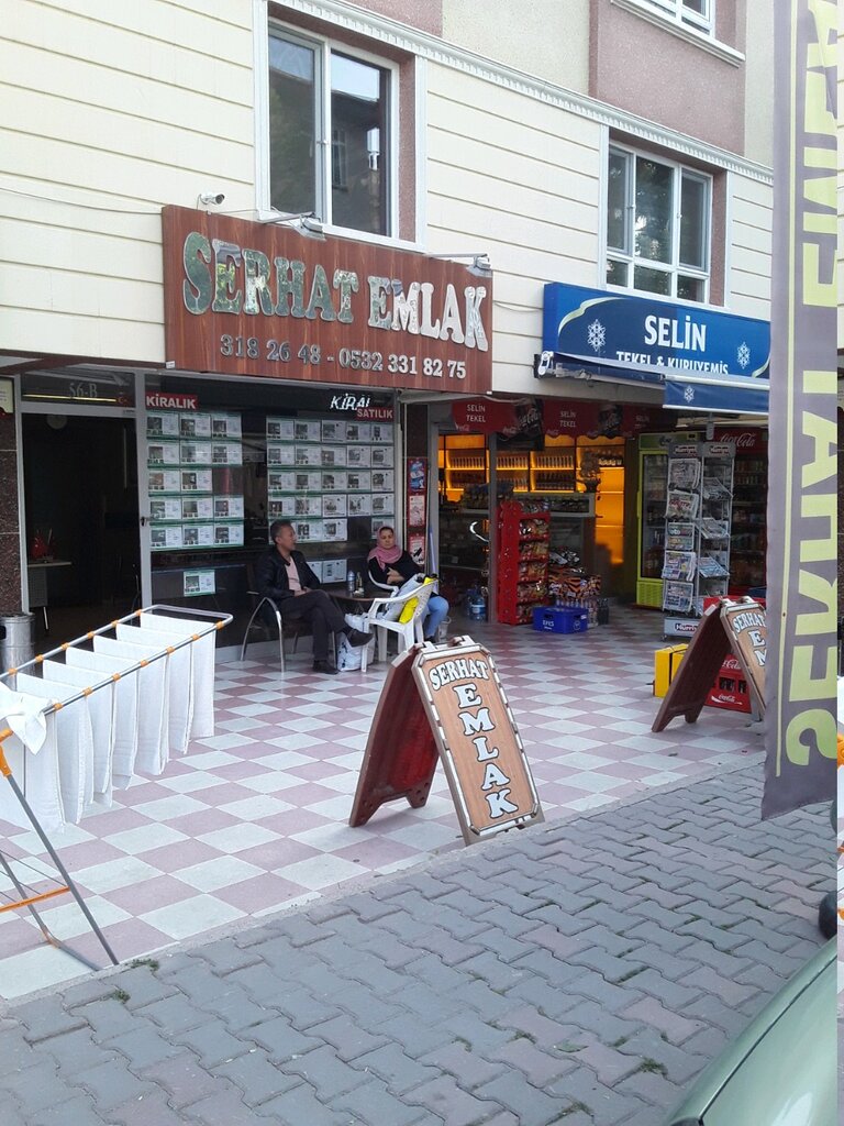 Emlak ofisi Serhat Emlak, Ankara, foto