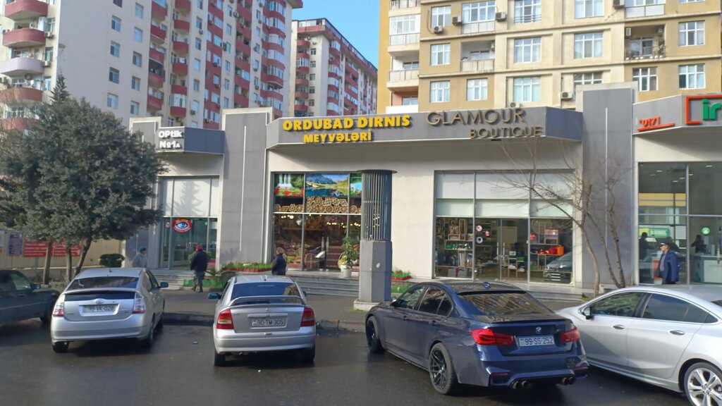 Kuruyemiş, atıştırmalık, kuru meyve Ordubad dirnis meyveleri, Bakü, foto