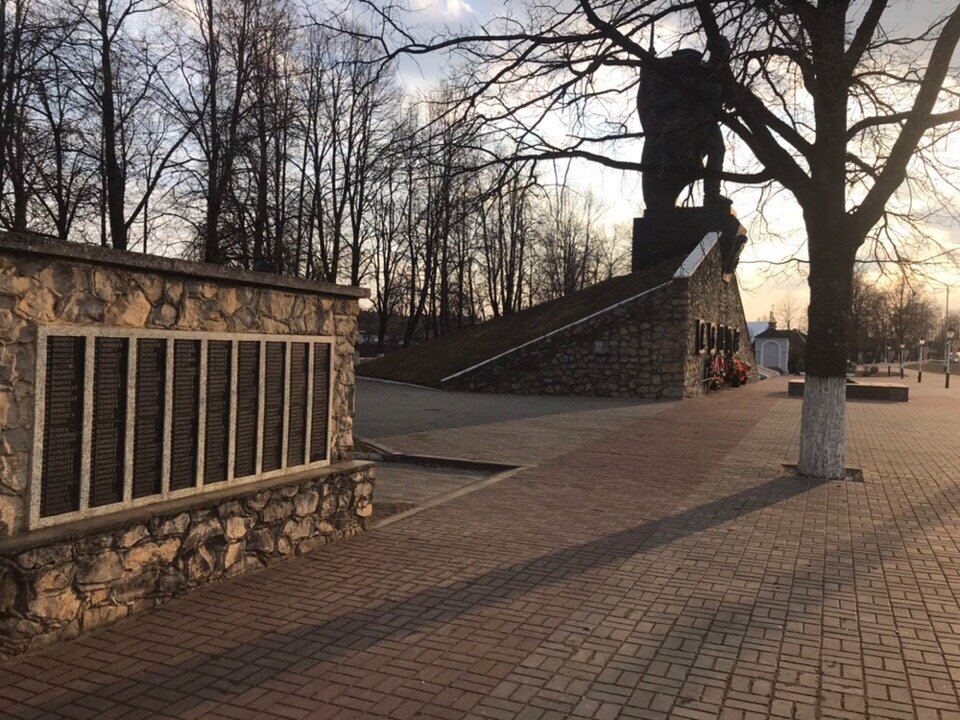 Anıt, heykel Мемориал Поле Памяти, Kalujskaya oblastı, foto