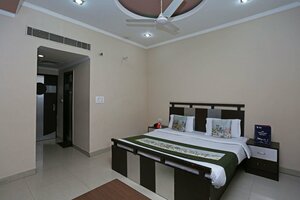 Capital O 1299 Hotel Mukut Regency (State of Uttar Pradesh, Ghaziabad District, tekhsil Gaziabad, Ghaziabad), otel  Uttar Pradeş'ten