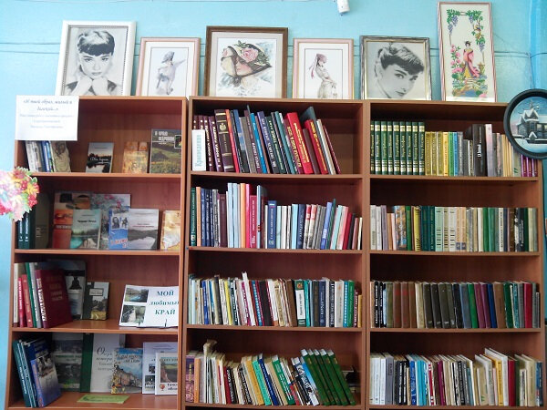 Kütüphaneler Selskaya biblioteka, Tomskaya oblastı, foto