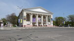 Khersonsky oblastnoy akademichesky muzykalno-dramatichesky teatr imeni N. Kulisha (Teatralna vulytsia No:7), tiyatrolar  Herson'dan