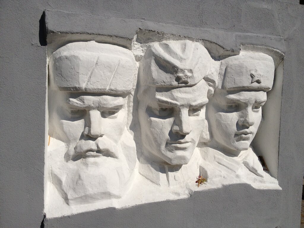 Anıt, heykel Освободителям города, Rubizhne, foto