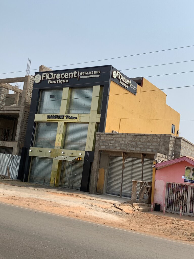 Giyim mağazası Florecent Boutique, Akra, foto