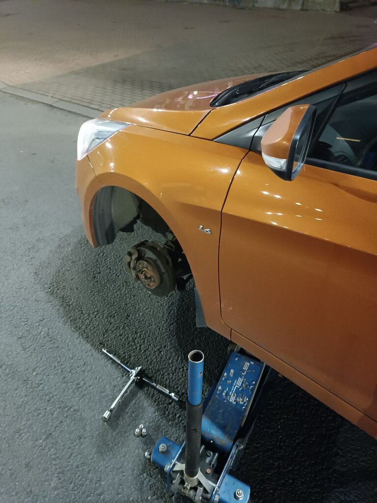 Oto lastik tamiri Palace, Moskova, foto