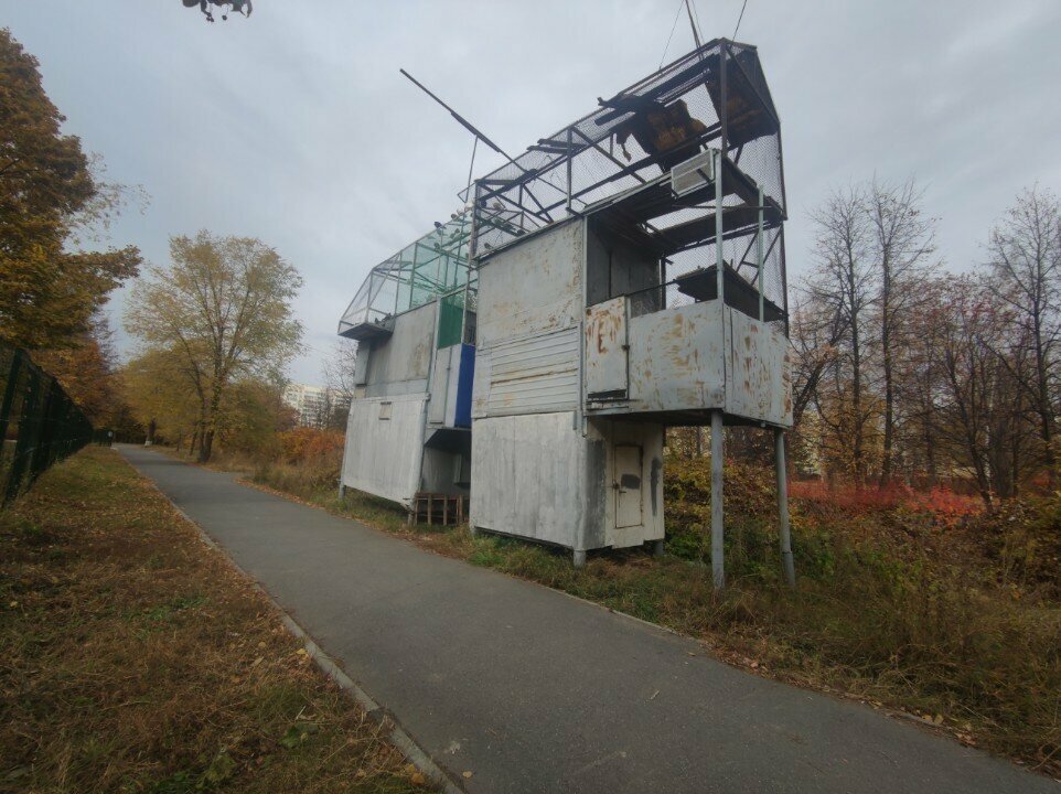 Kuşlar için büyük kafes Aviary, Ulyanovsk, foto