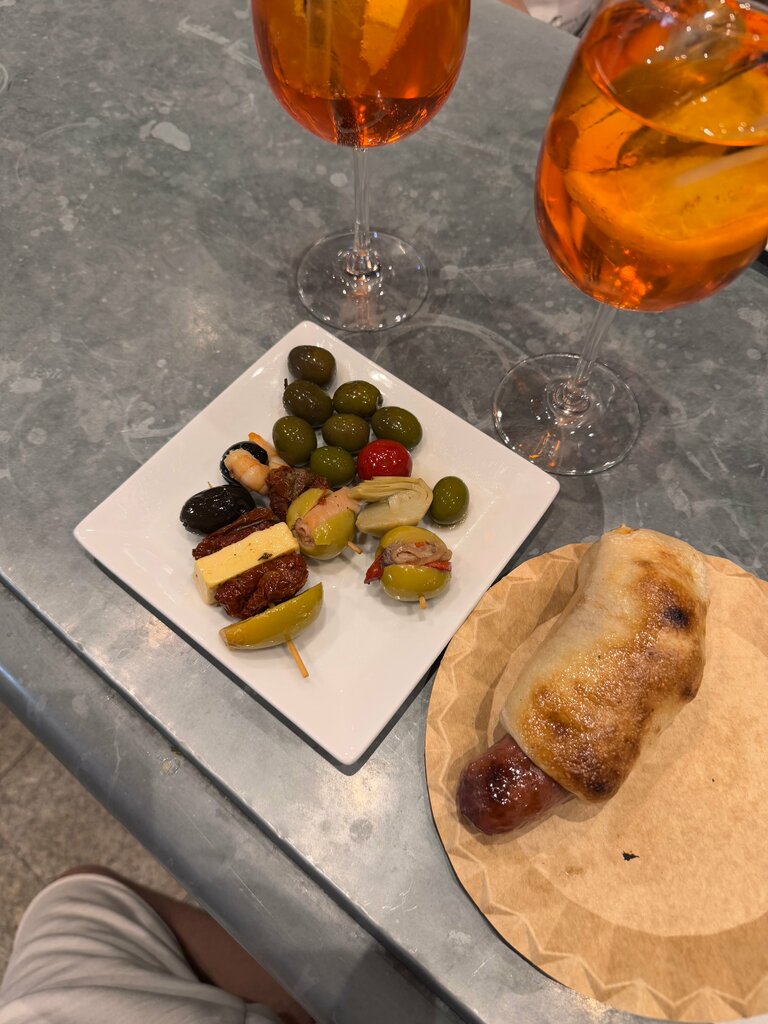 Gıda pazarı Mercado de la Cebada, Madrid, foto